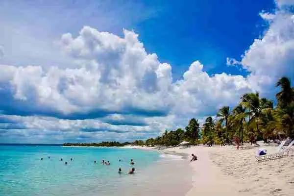 Snorkel en Isla Catalina | Let's Go RD